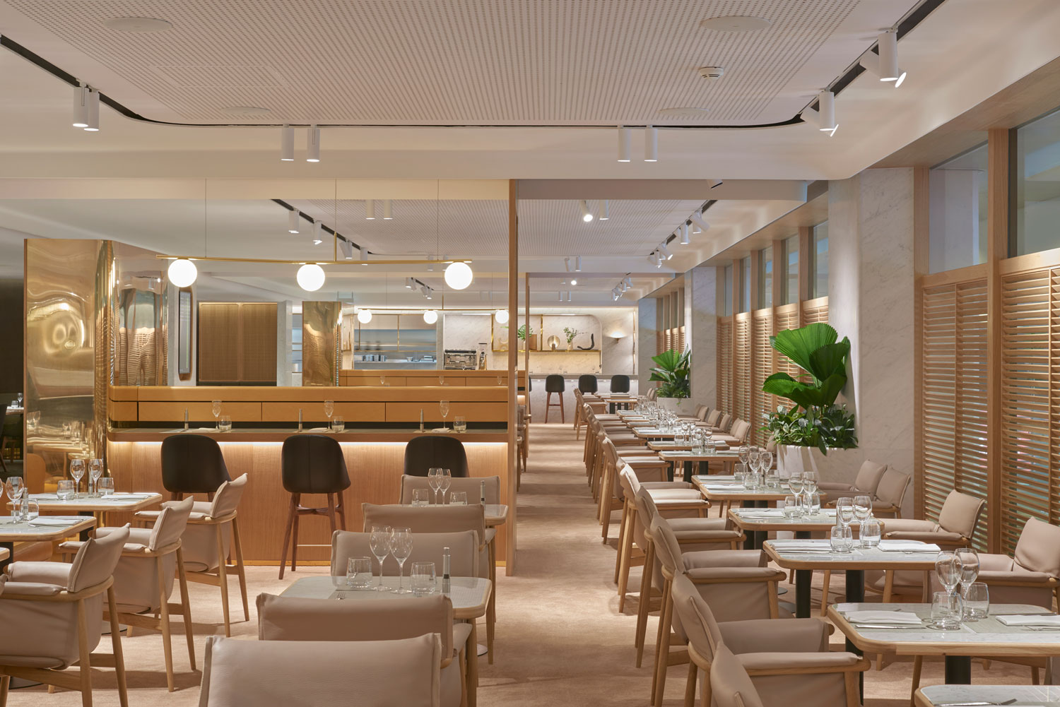 QANTAS First Class Lounge in Singapore by CAON Studio & Akin Atelier.
