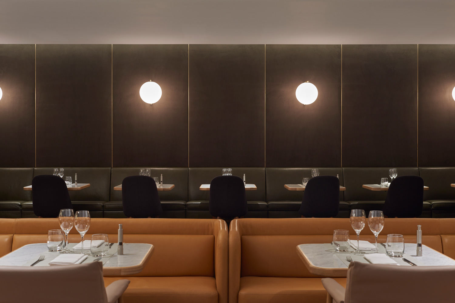 QANTAS First Class Lounge in Singapore by CAON Studio & Akin Atelier.