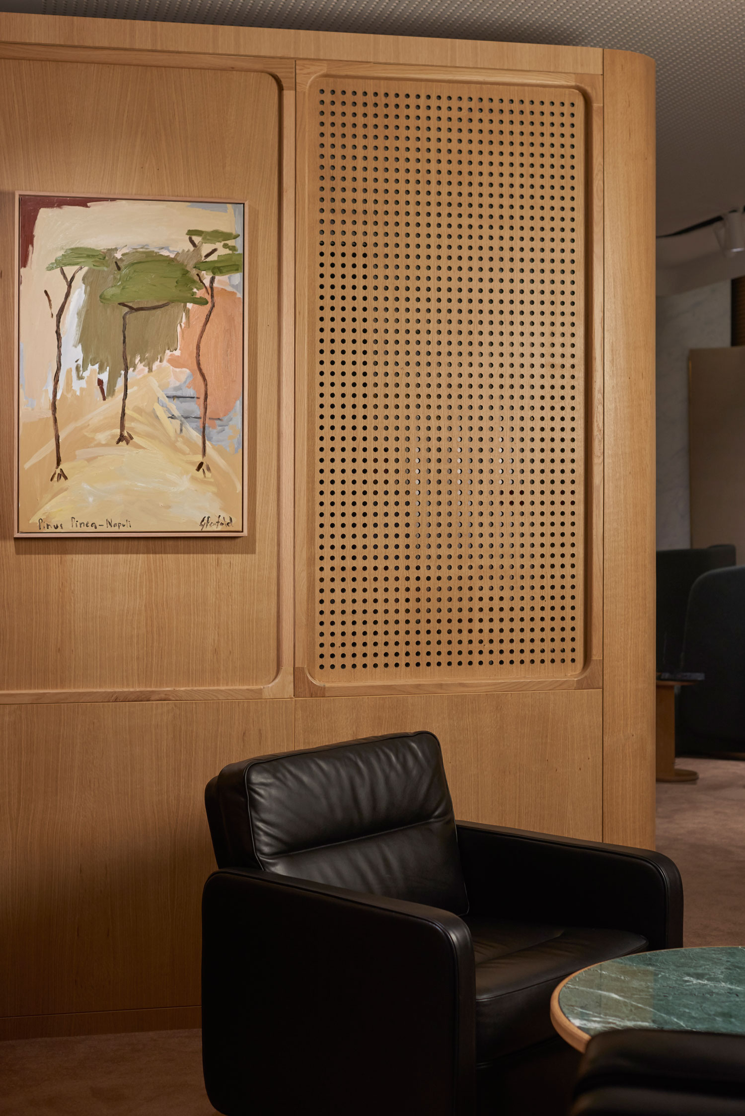 QANTAS First Class Lounge in Singapore by CAON Studio & Akin Atelier.