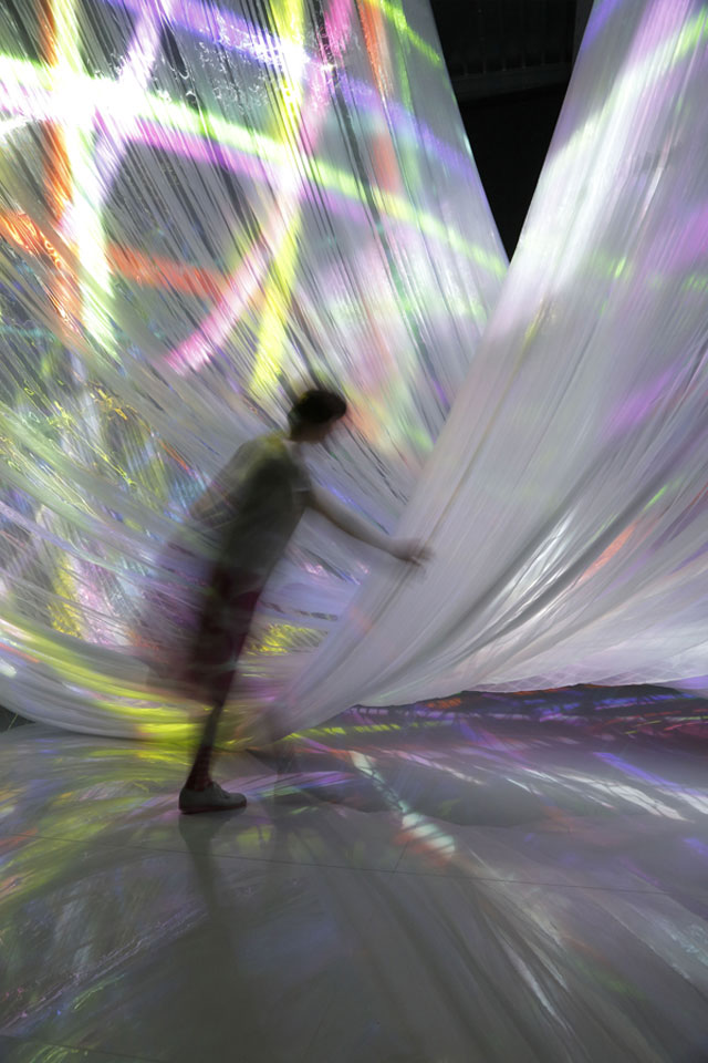 Sculpting and Manipulating Space With Light. - Yellowtrace