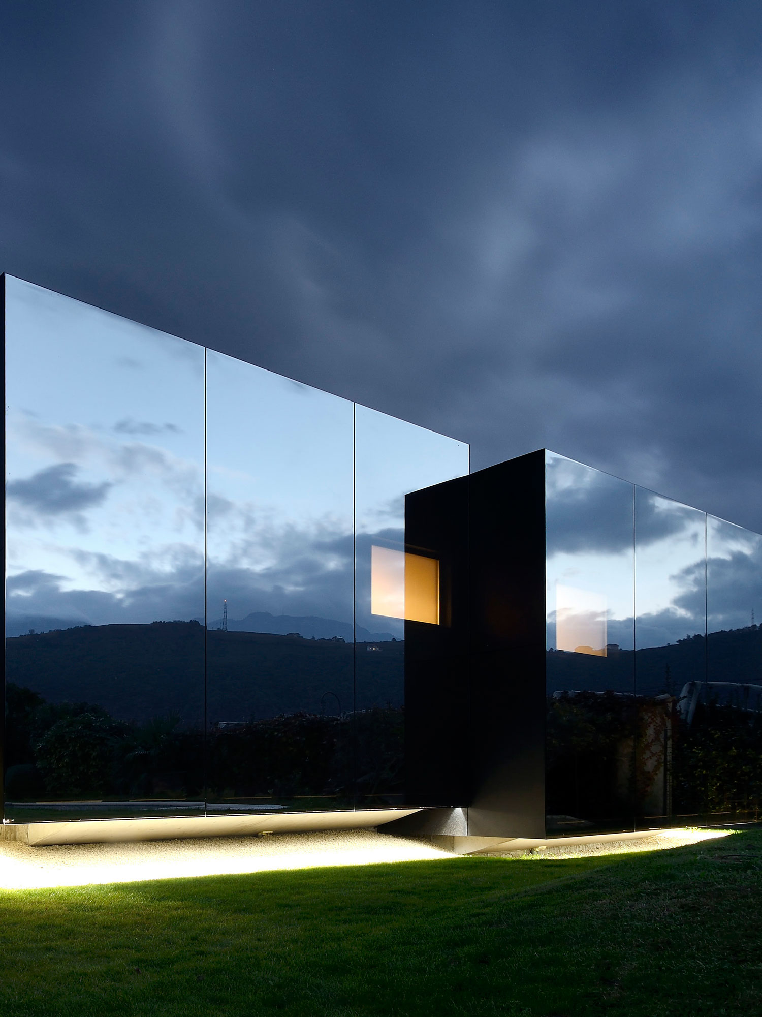 #StoriesOnDesignByYellowtrace: Mesmerising Mirrors in Art & Architecture.