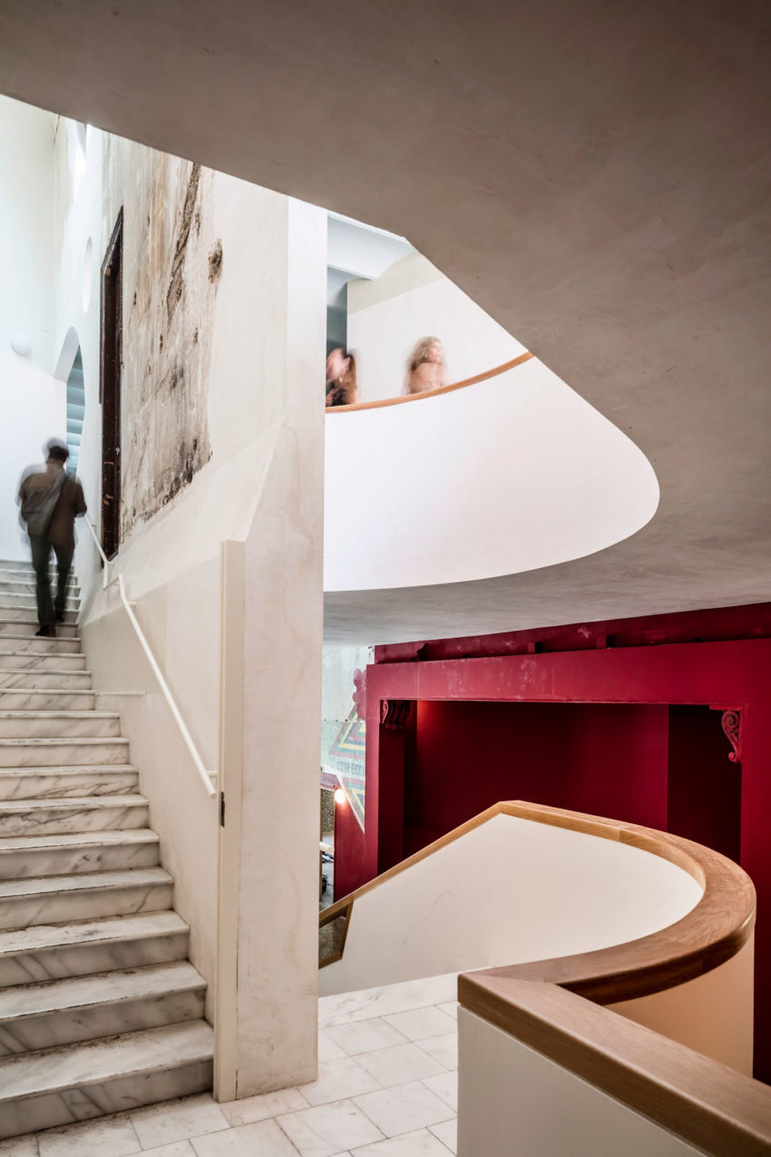 Charming Unfinished Character of Sala Beckett in Barcelona Refurbished ...