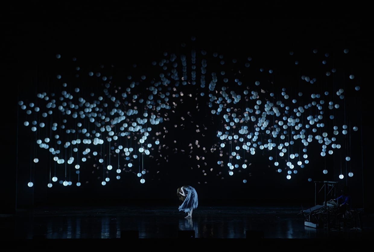 Hypnotic Kinect Light Installation for a Dance Performance | Yellowtrace