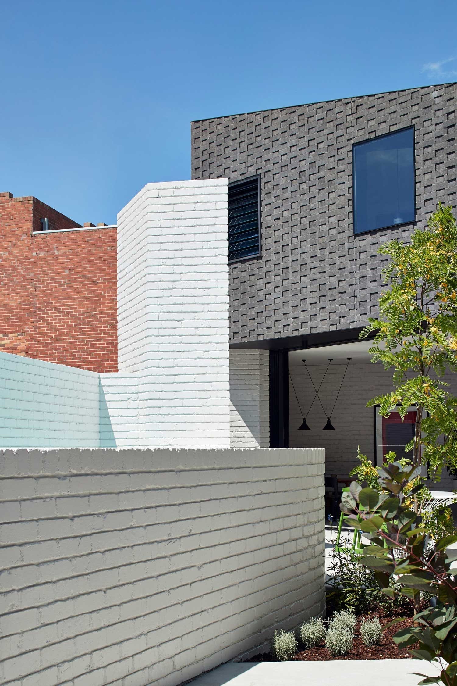 Perimeter House in Abbotsford by MAKE Architecture | Yellowtrace