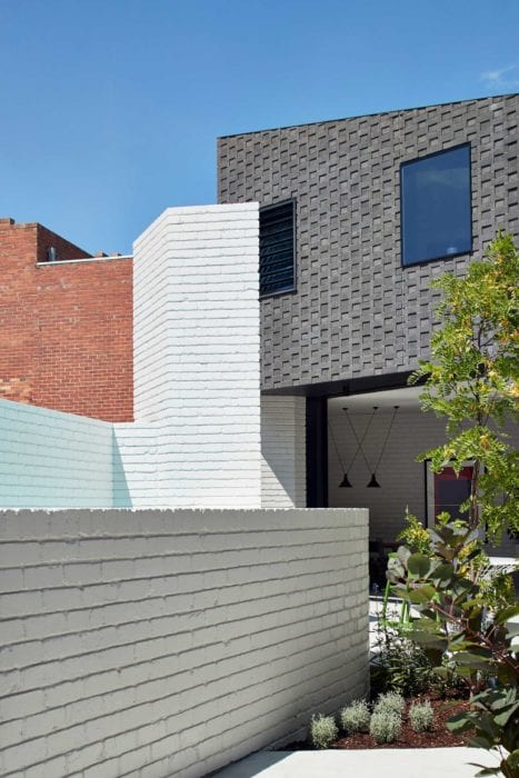 Perimeter House in Abbotsford by MAKE Architecture | Yellowtrace