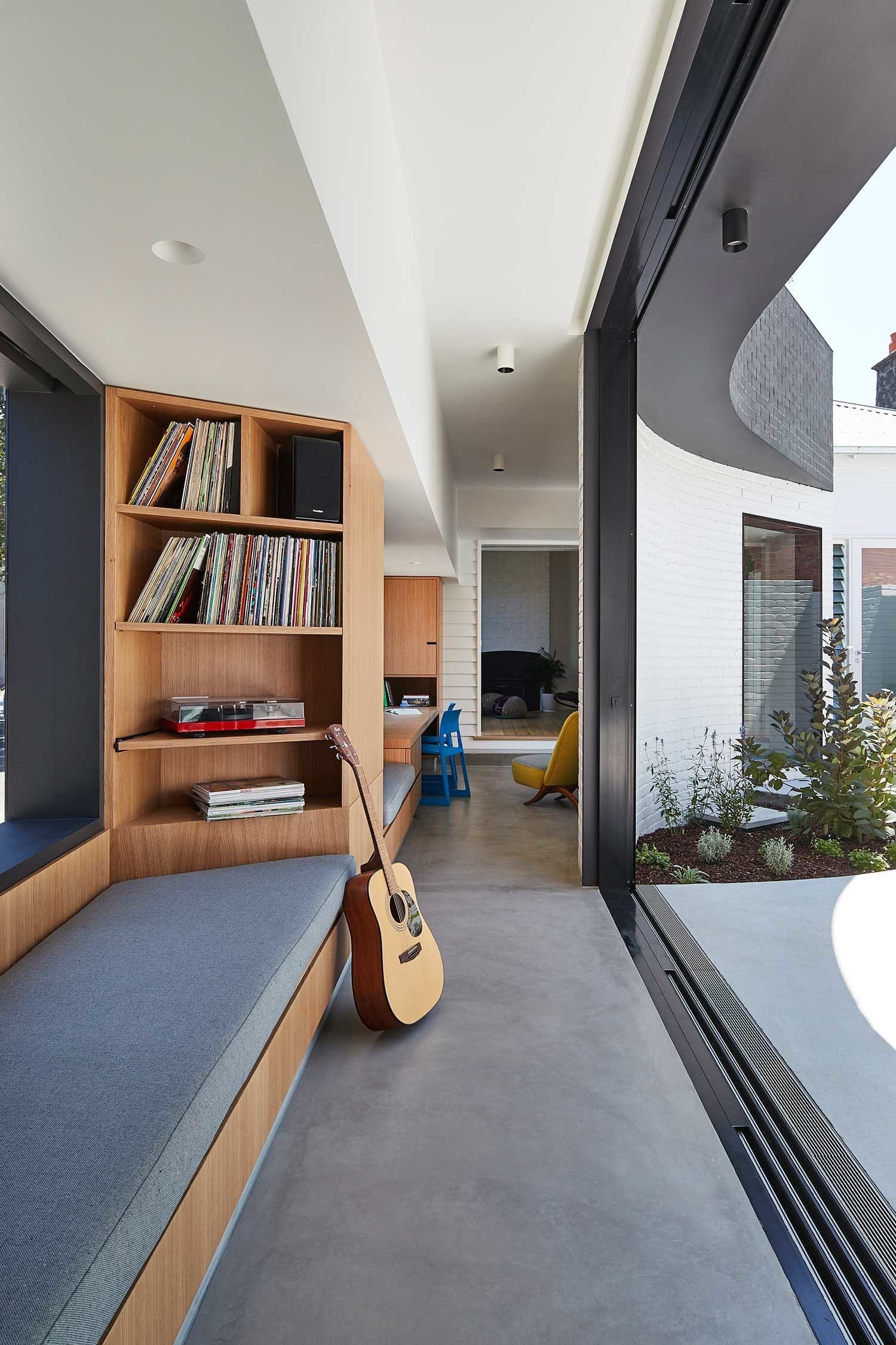 Perimeter House in Abbotsford by MAKE Architecture | Yellowtrace