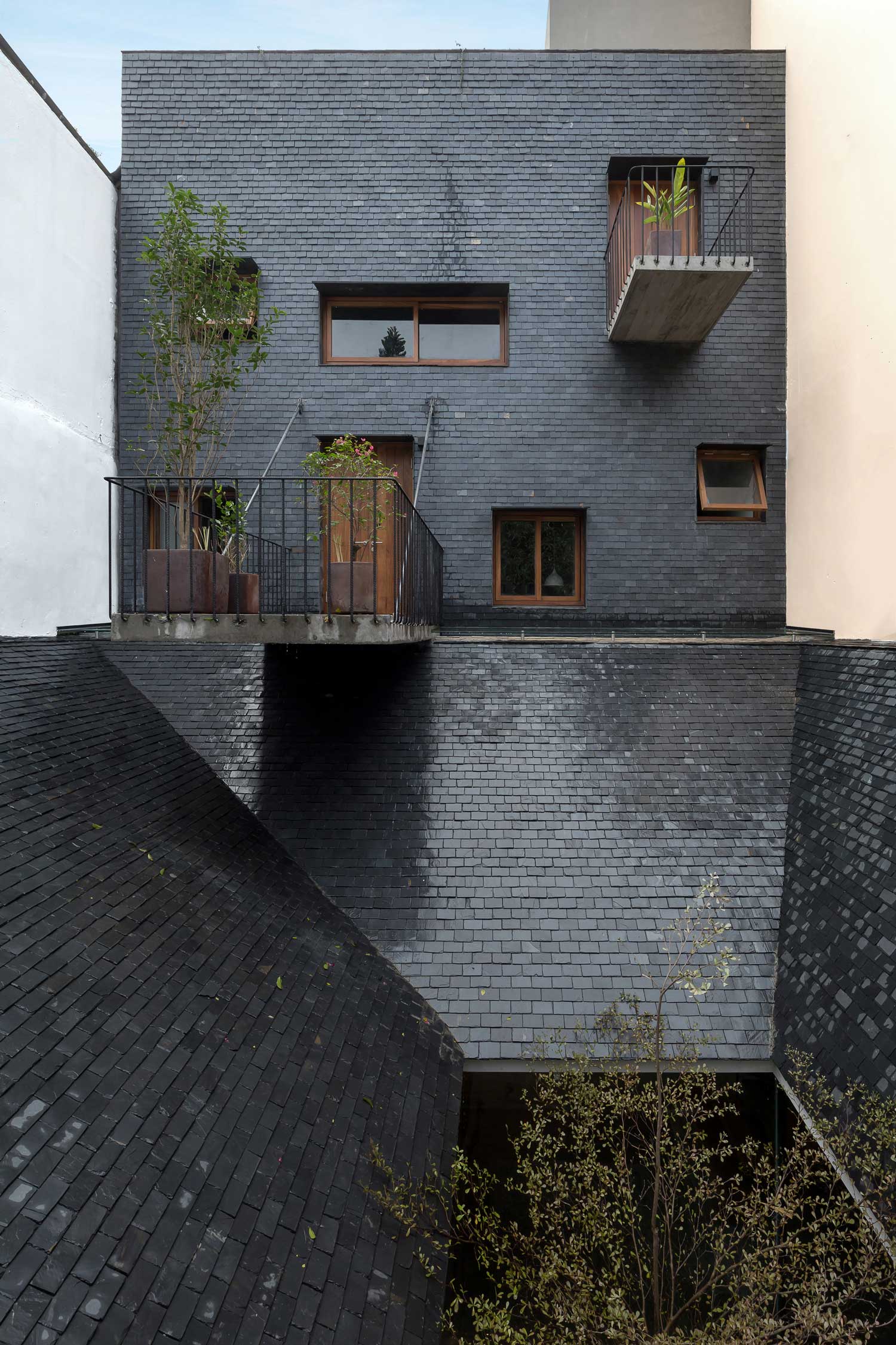 Hopper House in Quang An, Hanio by AHL architects | Yellowtrace