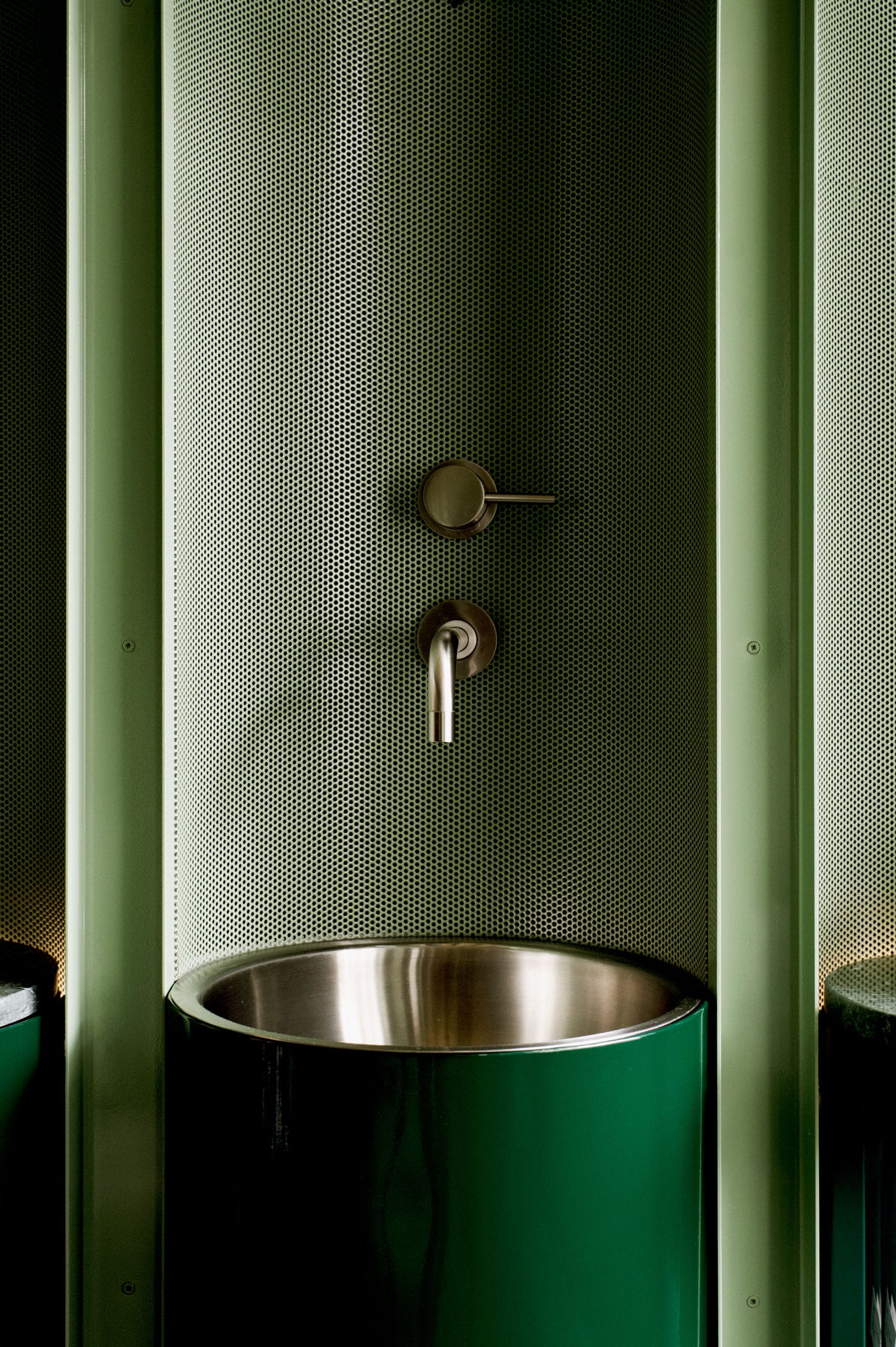 Fig Facial Bar in Vancouver by Scott & Scott Architects | Yellowtrace