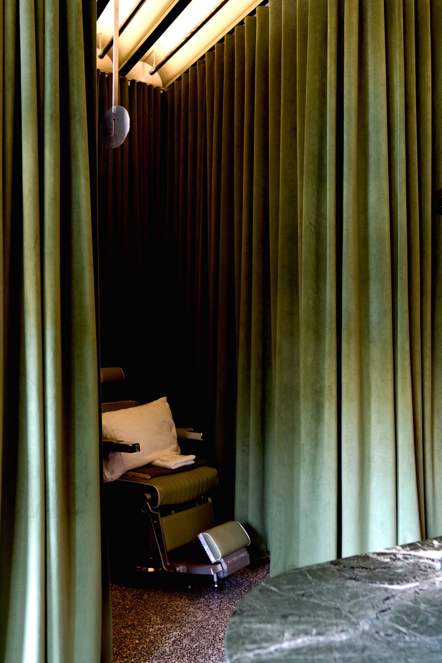 Fig Facial Bar in Vancouver by Scott & Scott Architects | Yellowtrace