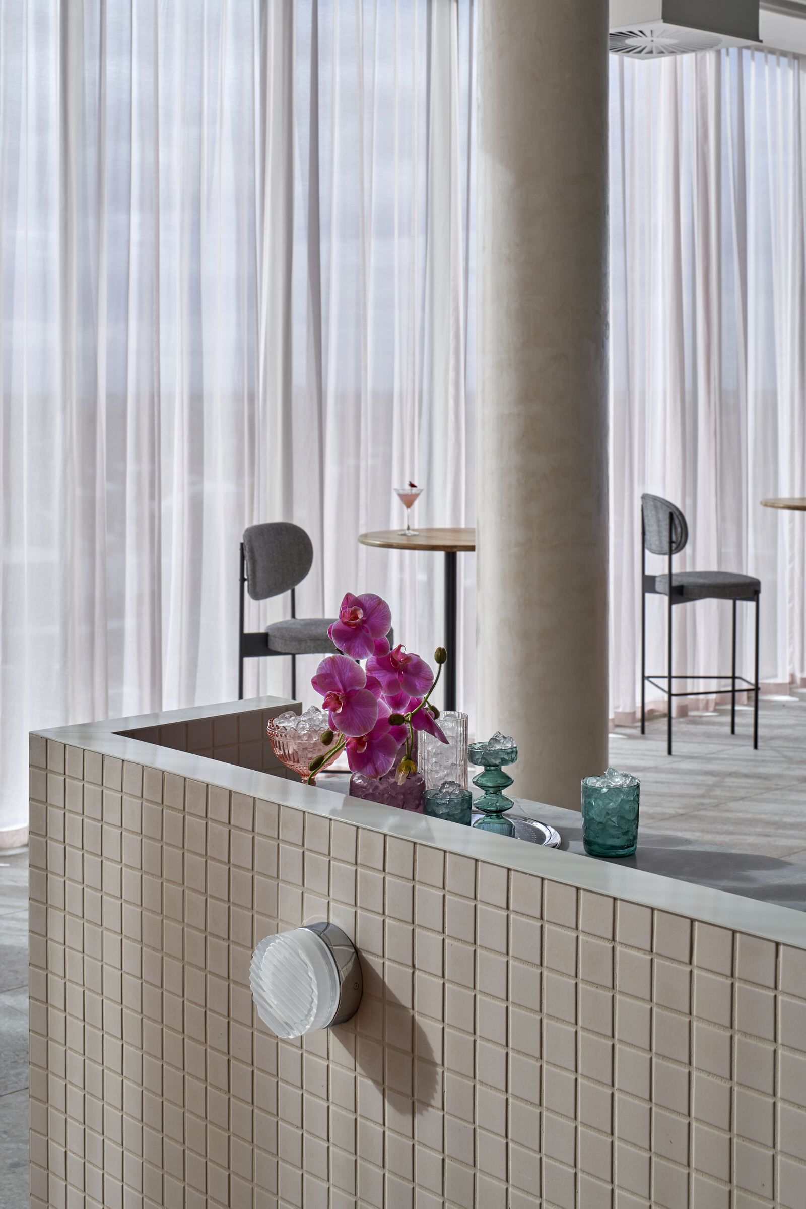 Holiday Inn in Melbourne's West by Studio Tate. | Yellowtrace