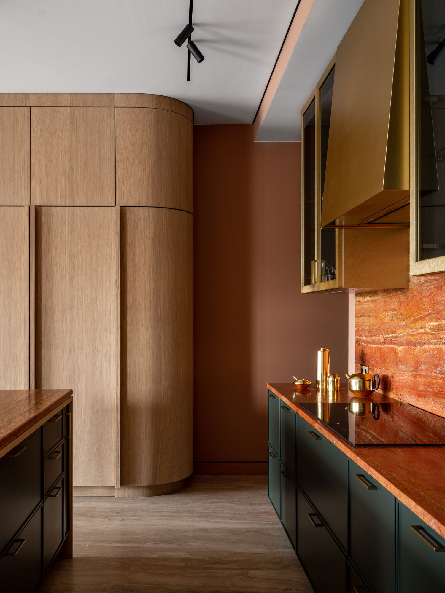Moscow Apartment by Agnes Rudzite | Yellowtrace