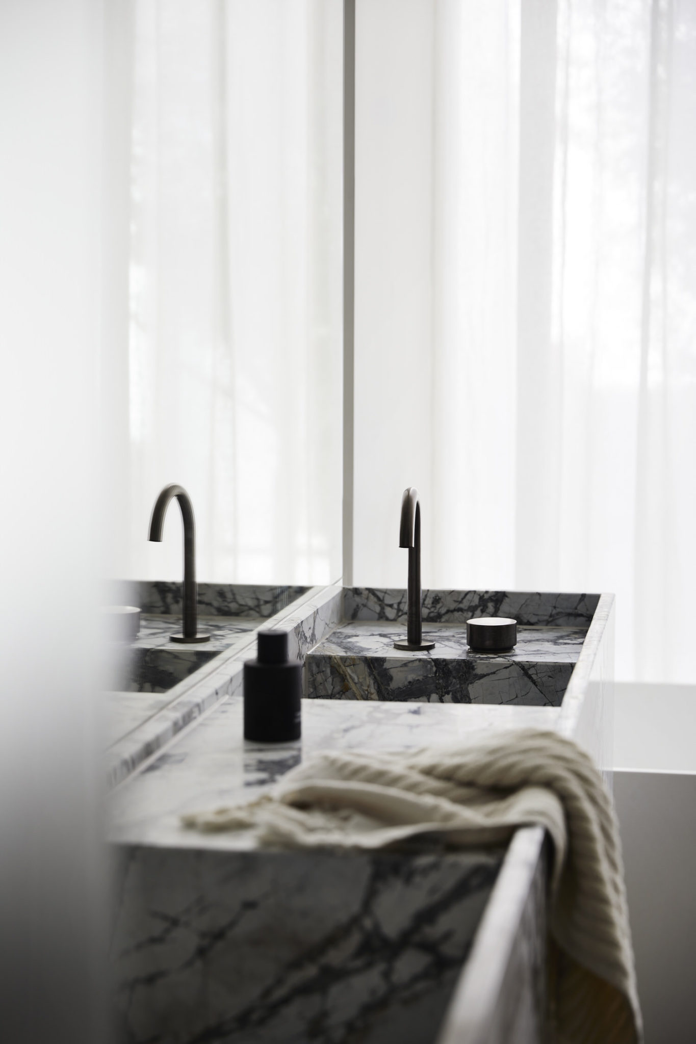 Middle Park Residence by Conrad Architects | Yellowtrace