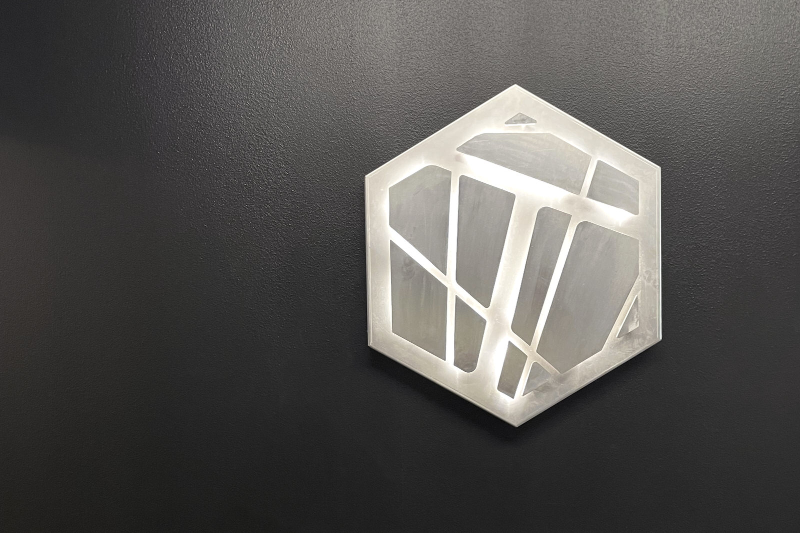 Tesseract Office in Helsinki by Studio Palinpera | Yellowtrace