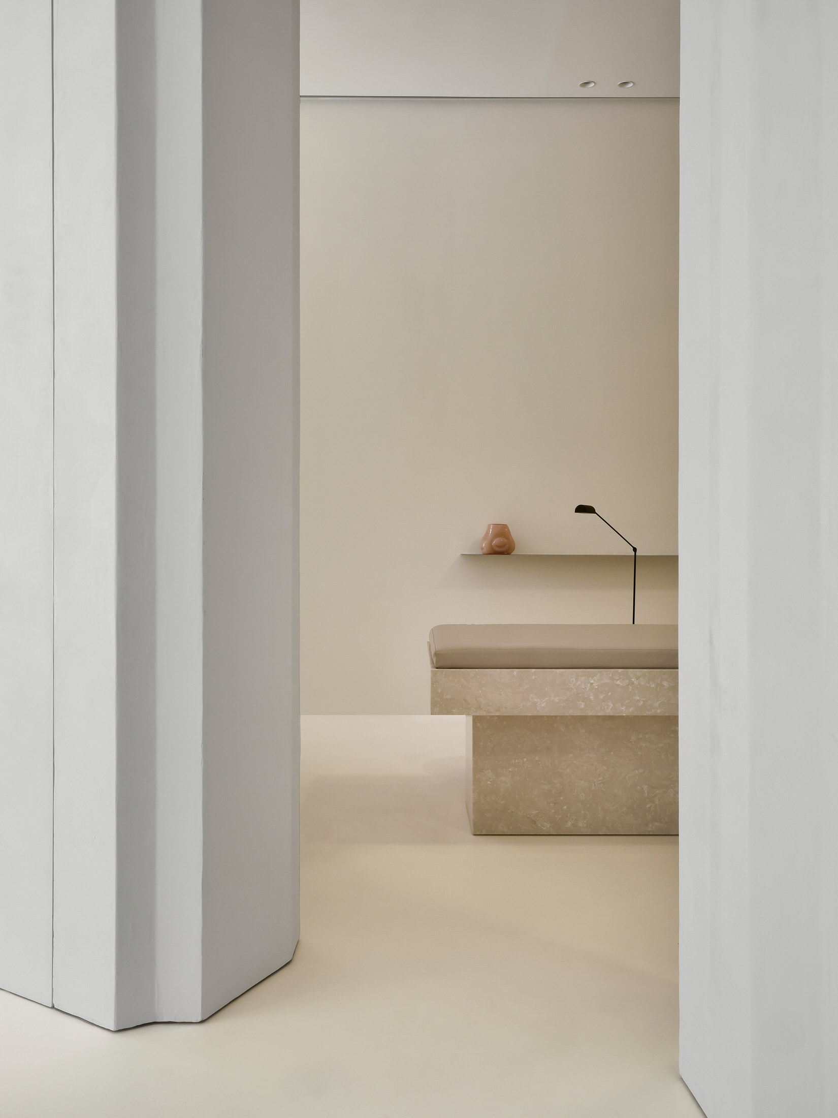 Chi Chi Club Hamburg Clinic by Deglan Studios | Yellowtrace