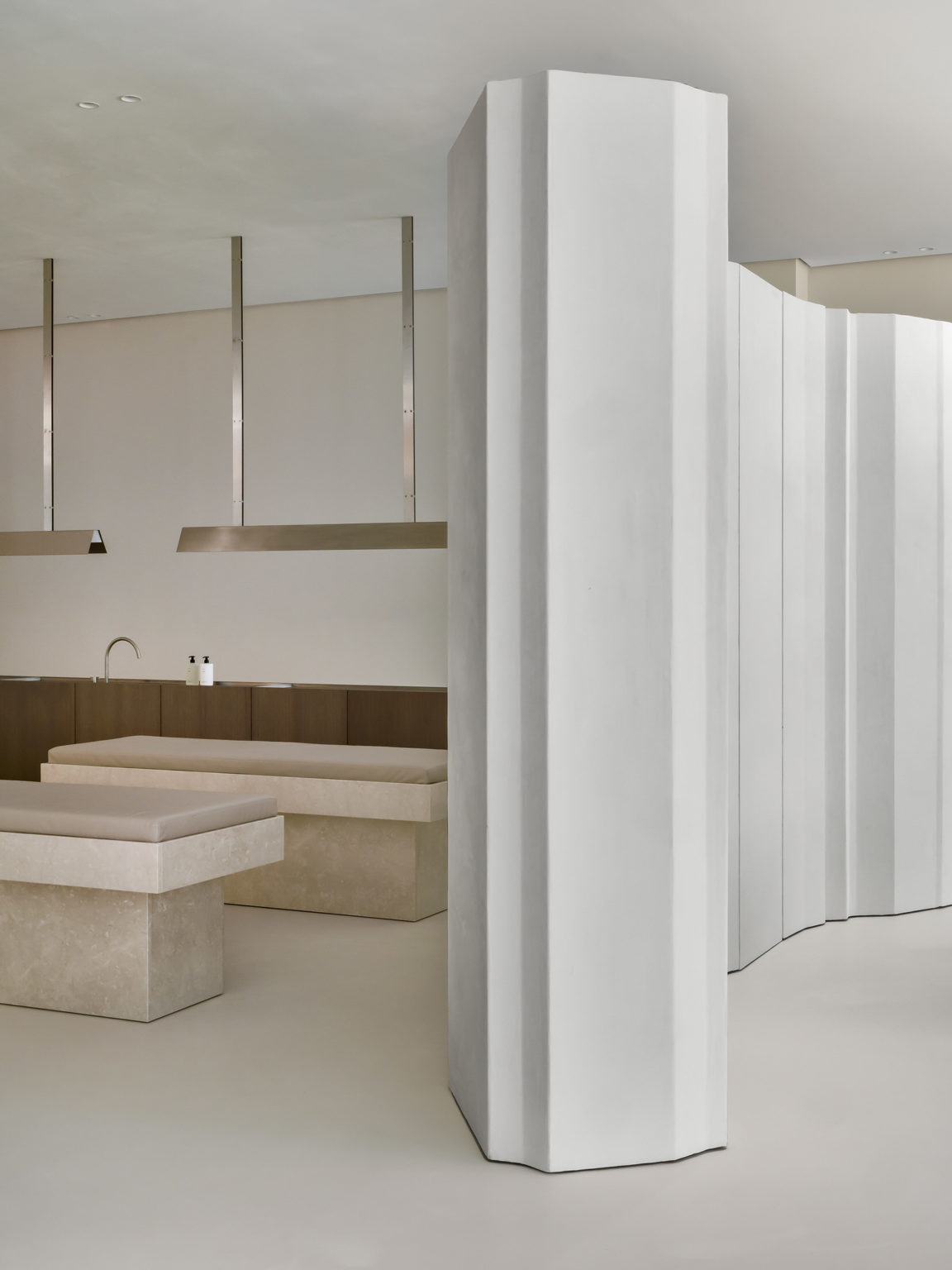 Chi Chi Club Hamburg Clinic by Deglan Studios | Yellowtrace