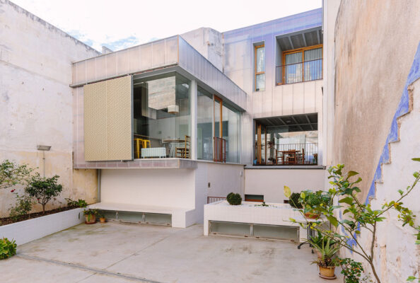 Split House in Palma de Mallorca by Feina Studio | Yellowtrace