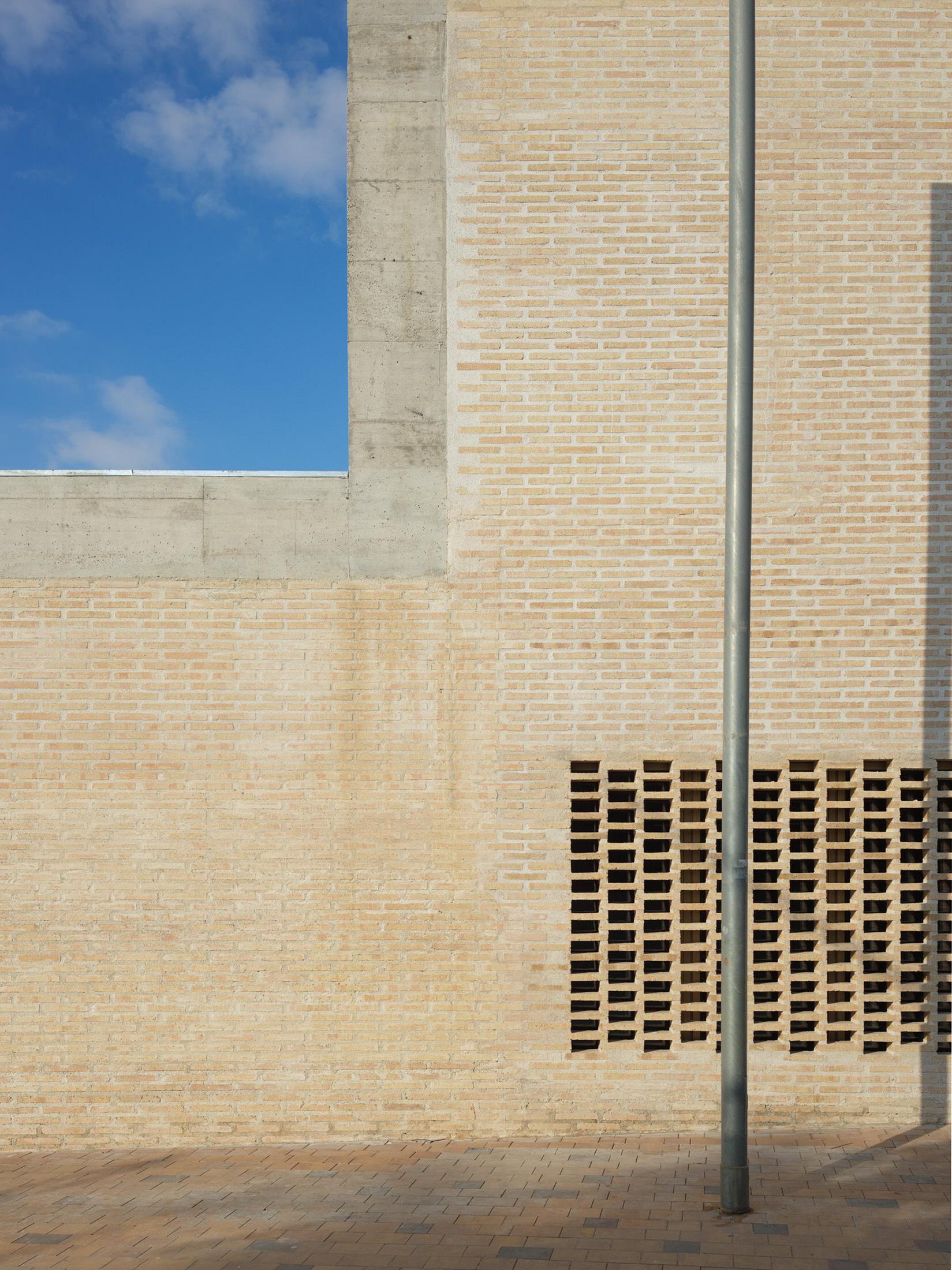 Health Centre CAP COTET by BAAS Arquitectura | Yellowtrace