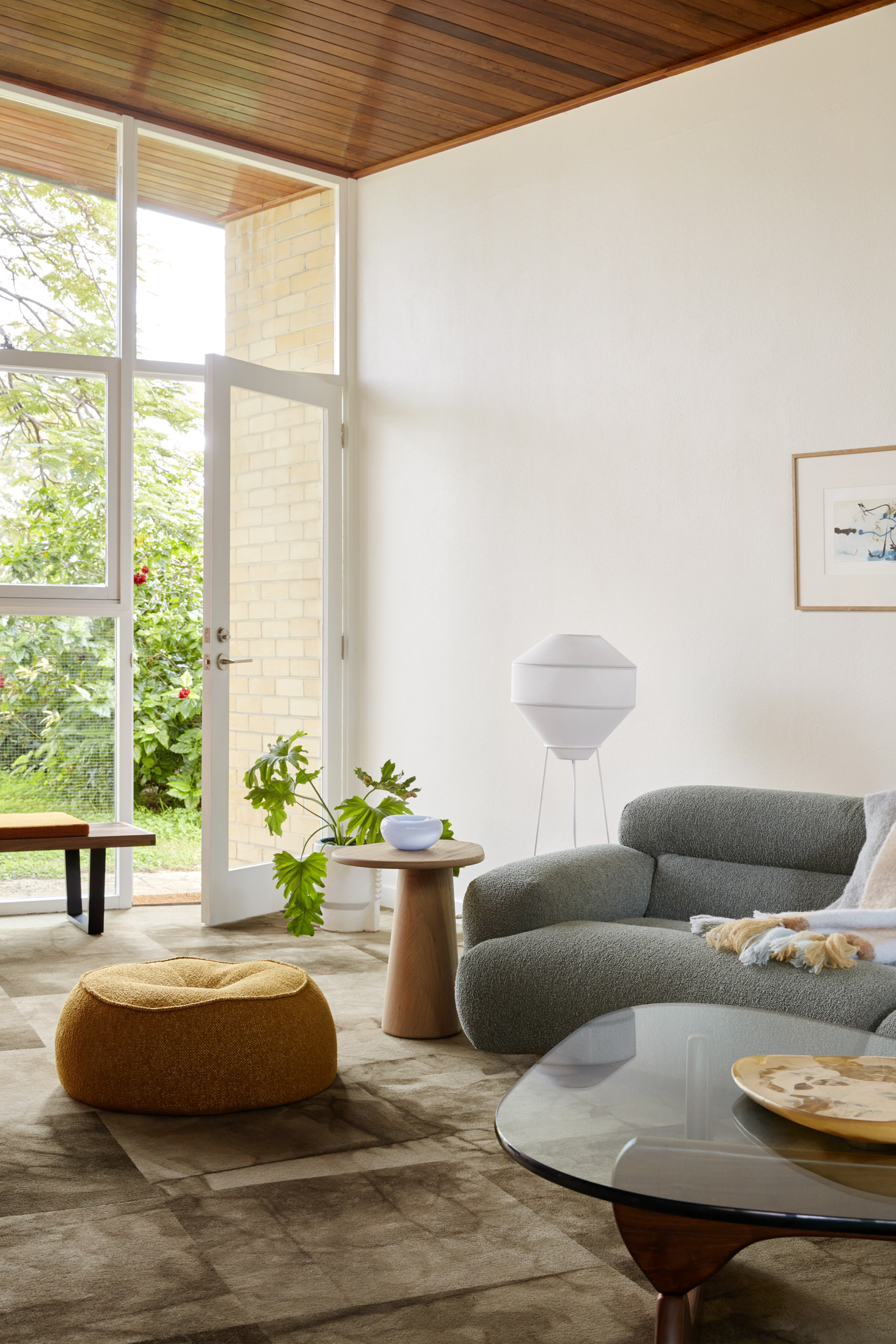 Mid-Century City Beach House by Design Theory | Yellowtrace
