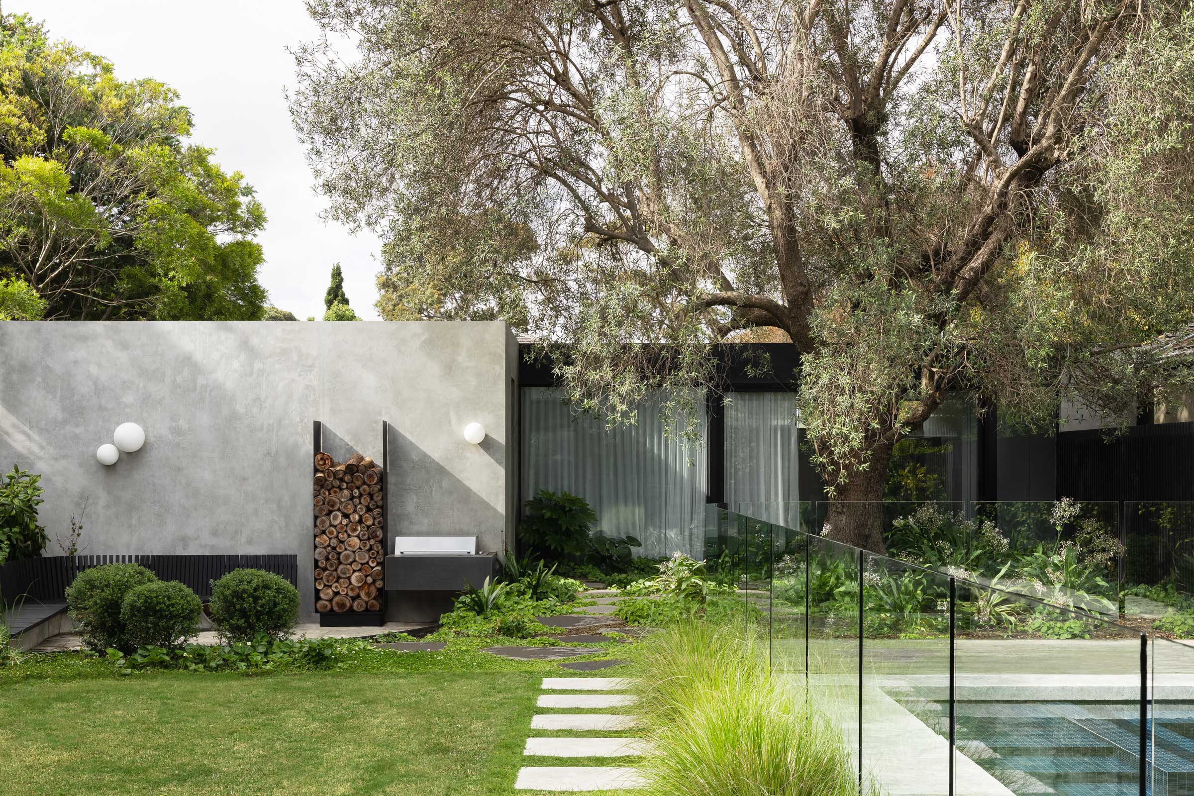 Adelaide Villa by Mim Design | Yellowtrace