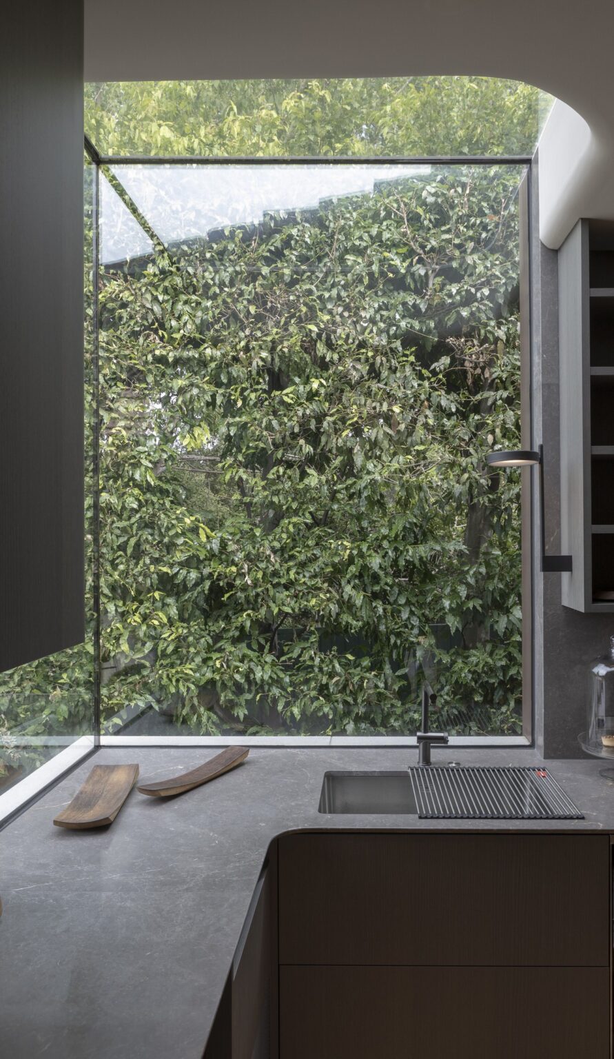 Hawthorn East Residence by Adrian Amore Architects | Yellowtrace