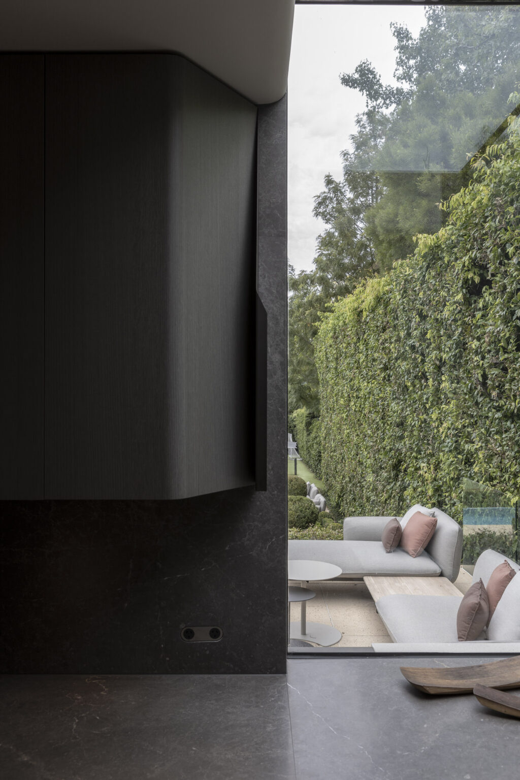 Hawthorn East Residence by Adrian Amore Architects | Yellowtrace