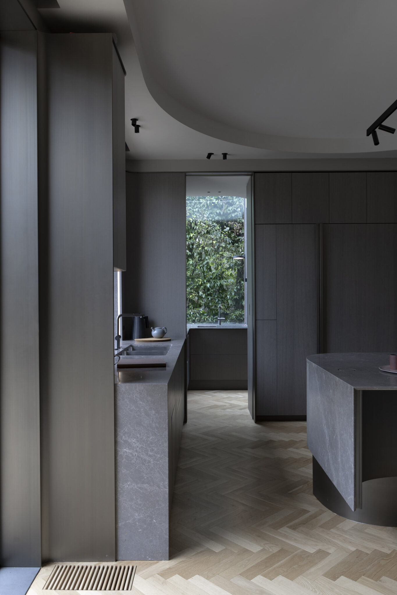 Hawthorn East Residence by Adrian Amore Architects | Yellowtrace