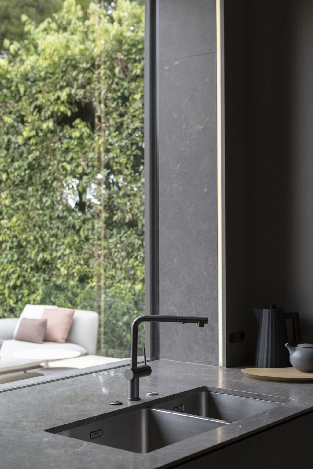 Hawthorn East Residence by Adrian Amore Architects | Yellowtrace