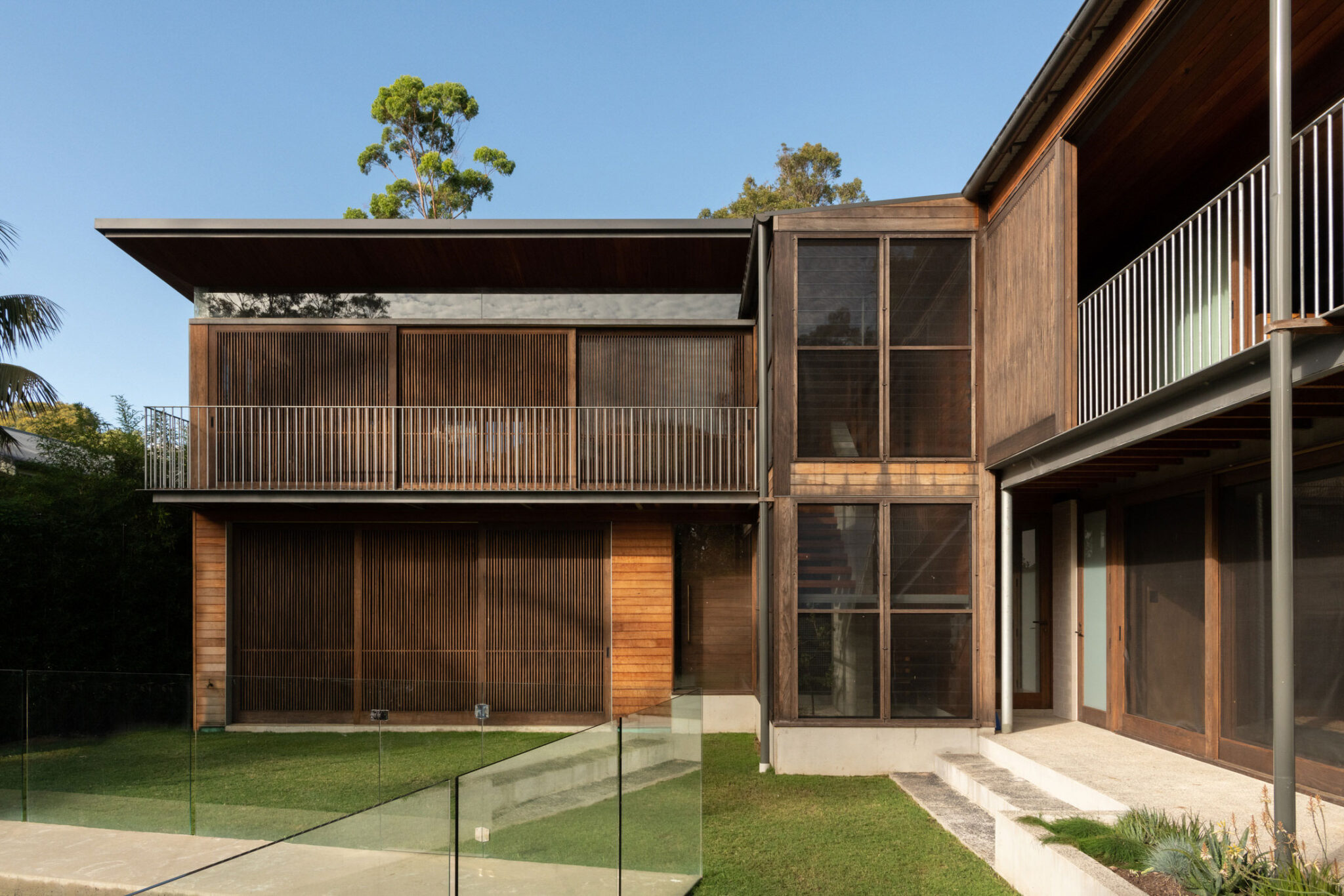 Beach House Transformation by Woodward Architects | Yellowtrace