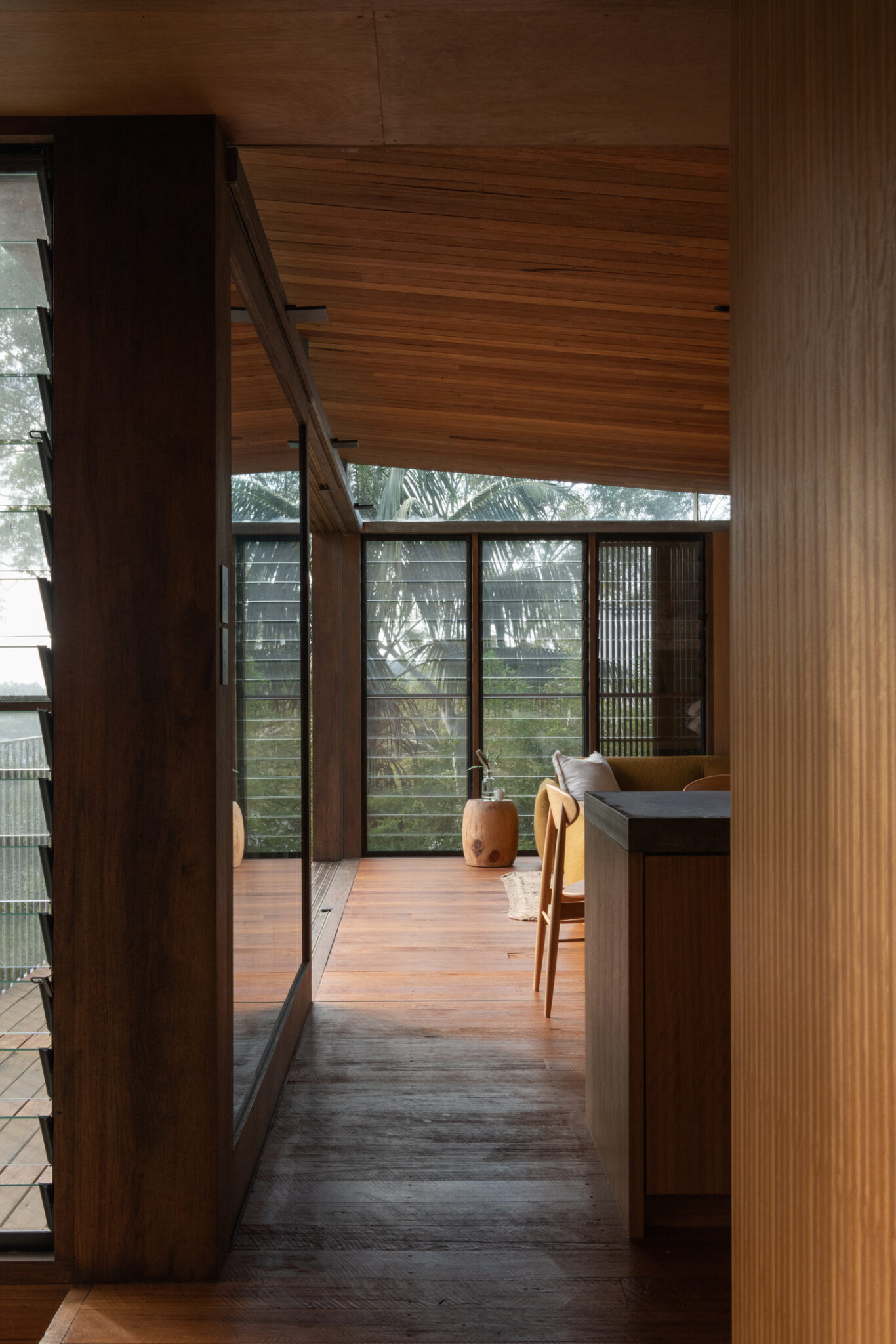 Beach House Transformation by Woodward Architects | Yellowtrace