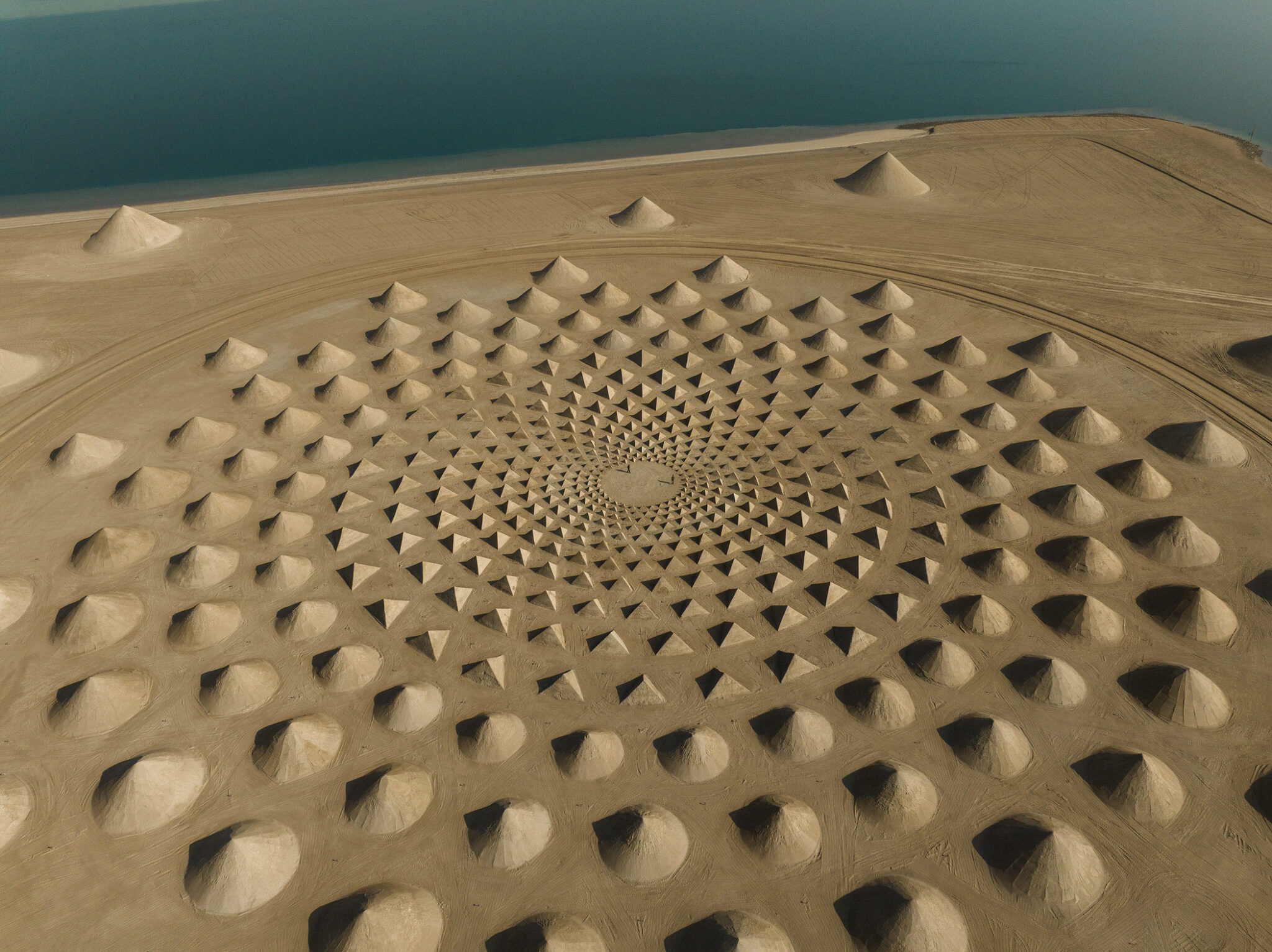 Jim Denevan’s Land Art Installation 'Self Similar' | Yellowtrace
