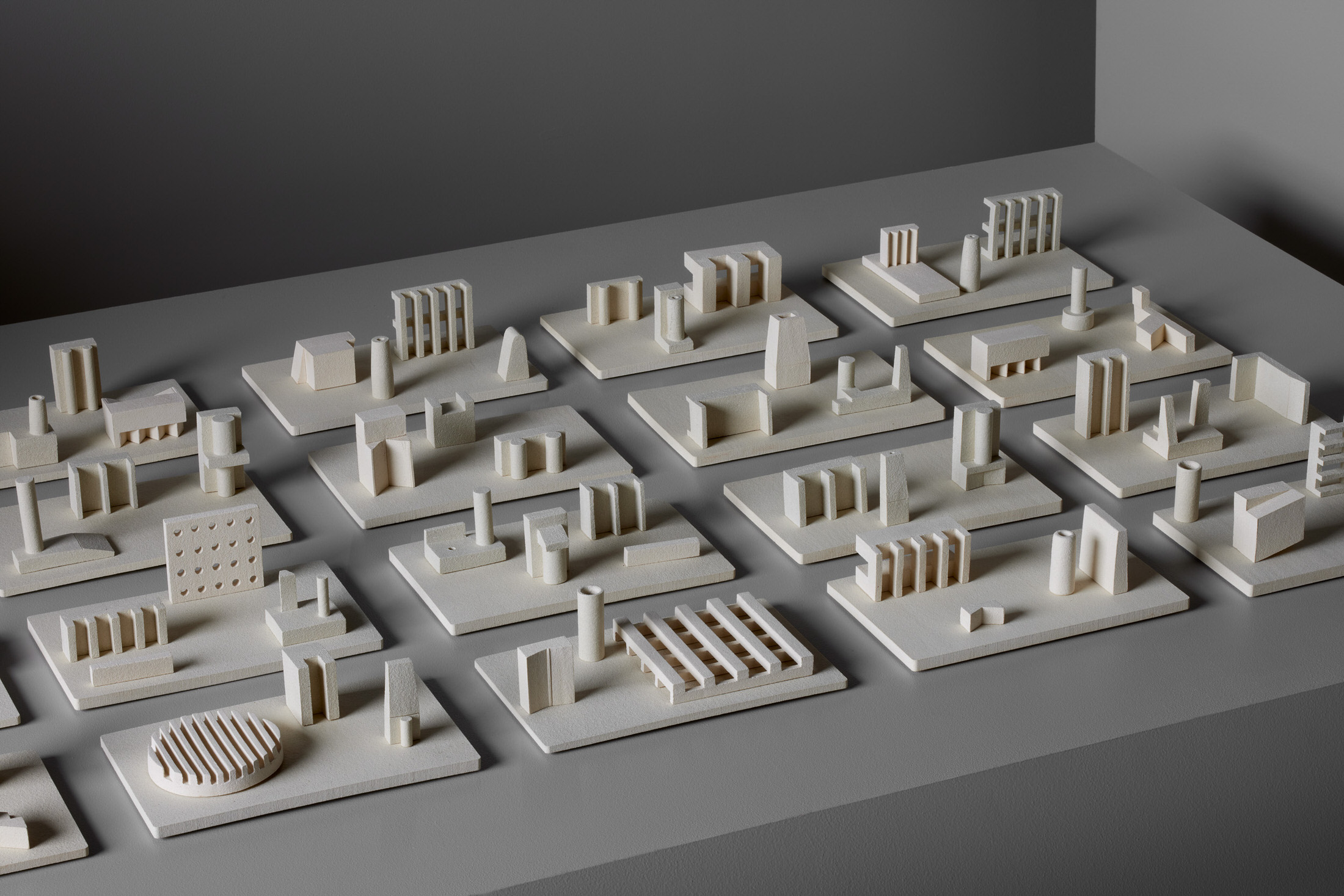 Bruce Rowe's 'Alter' Ceramics Exhibition | Yellowtrace