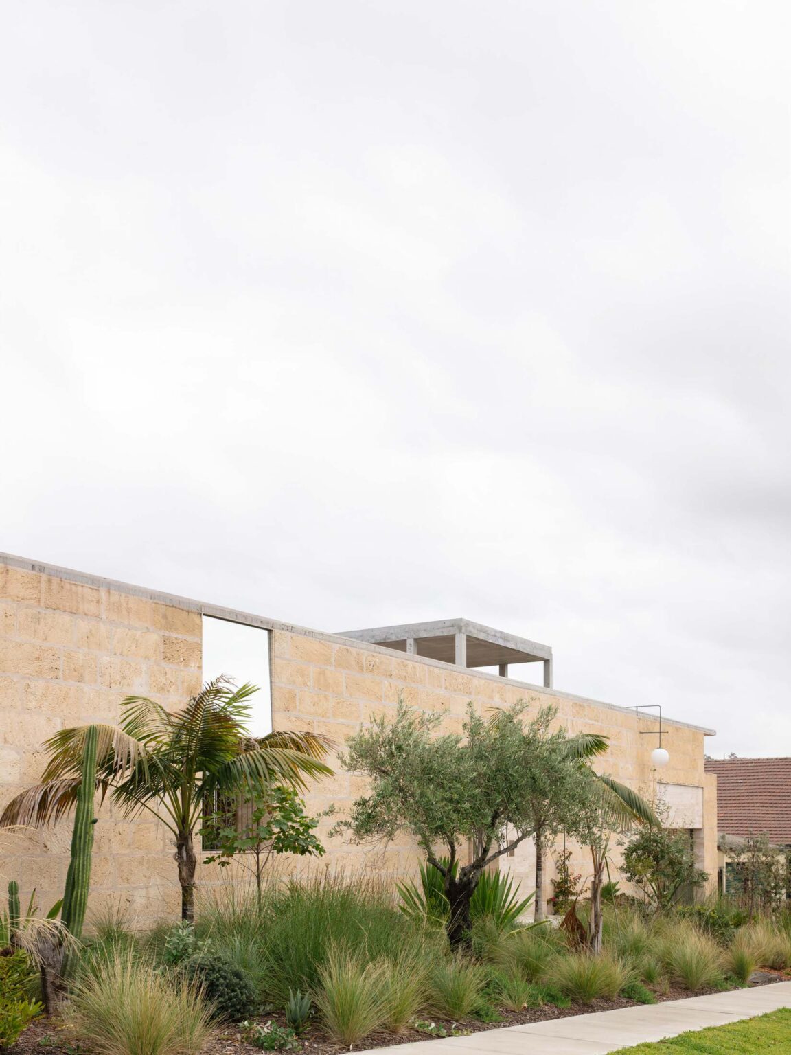 New Castle House by ASJP Architecture | Yellowtrace