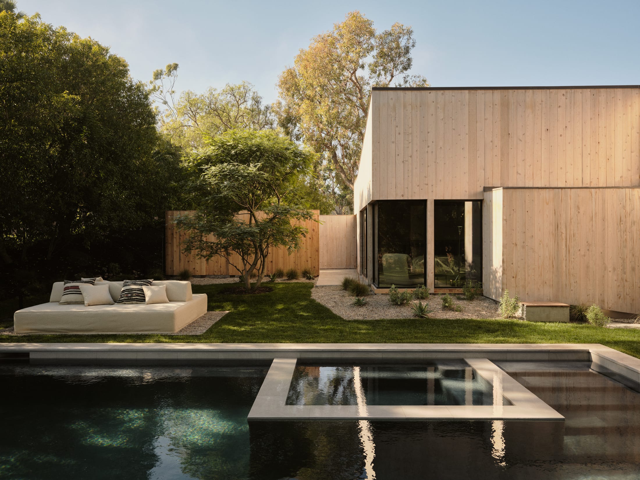 Alexander Design Reimagines a 1979 Malibu Home | Yellowtrace