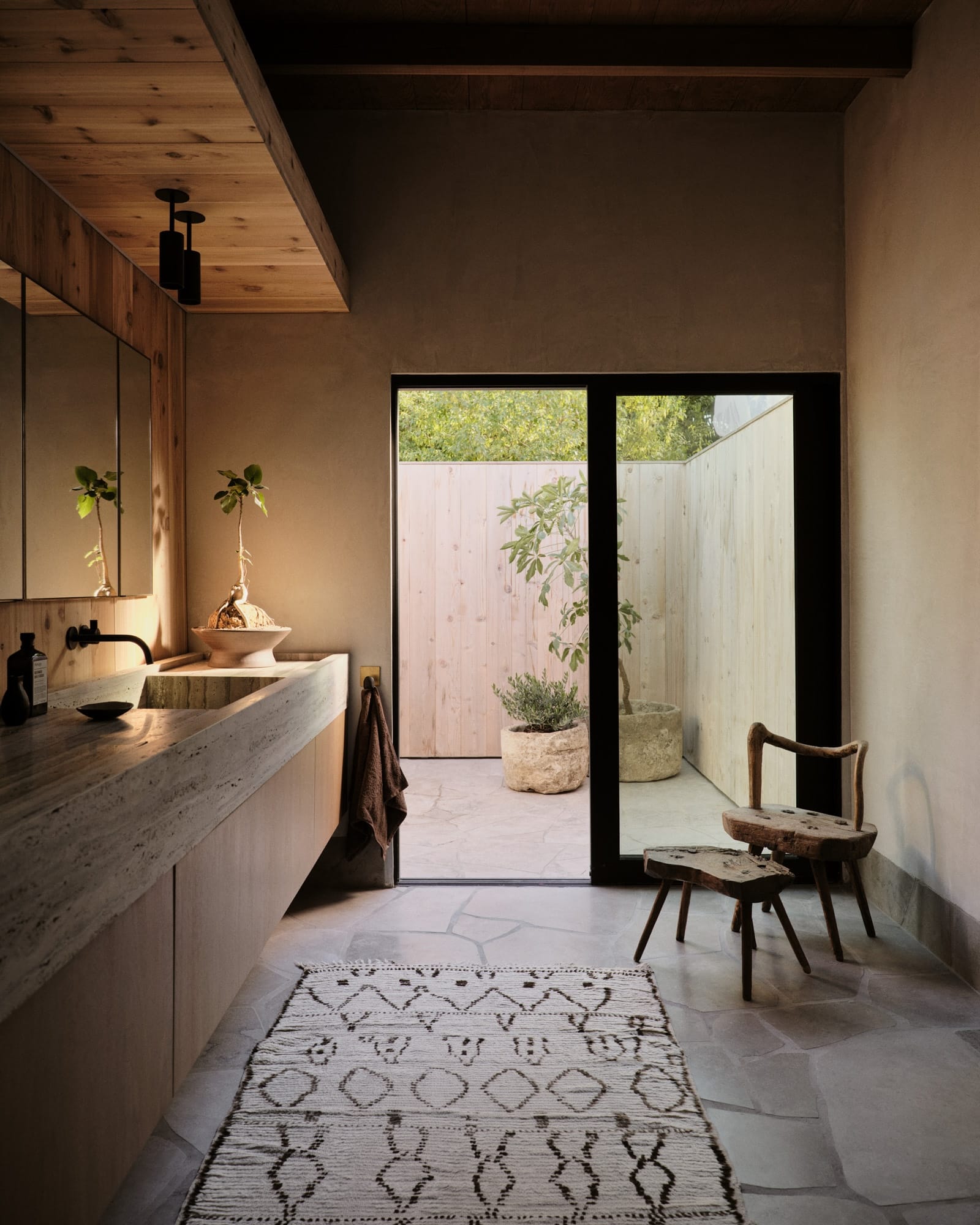 Alexander Design Reimagines a 1979 Malibu Home | Yellowtrace