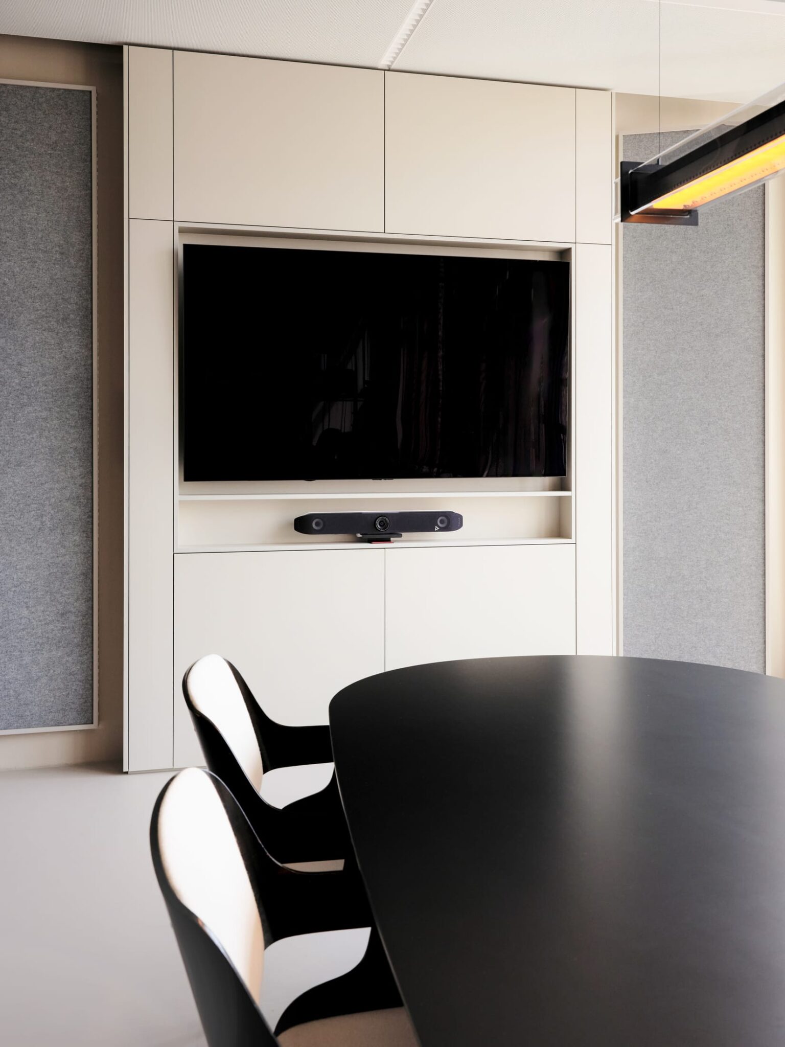 Design Hotels Berlin Office Designed by RHO | Yellowtrace